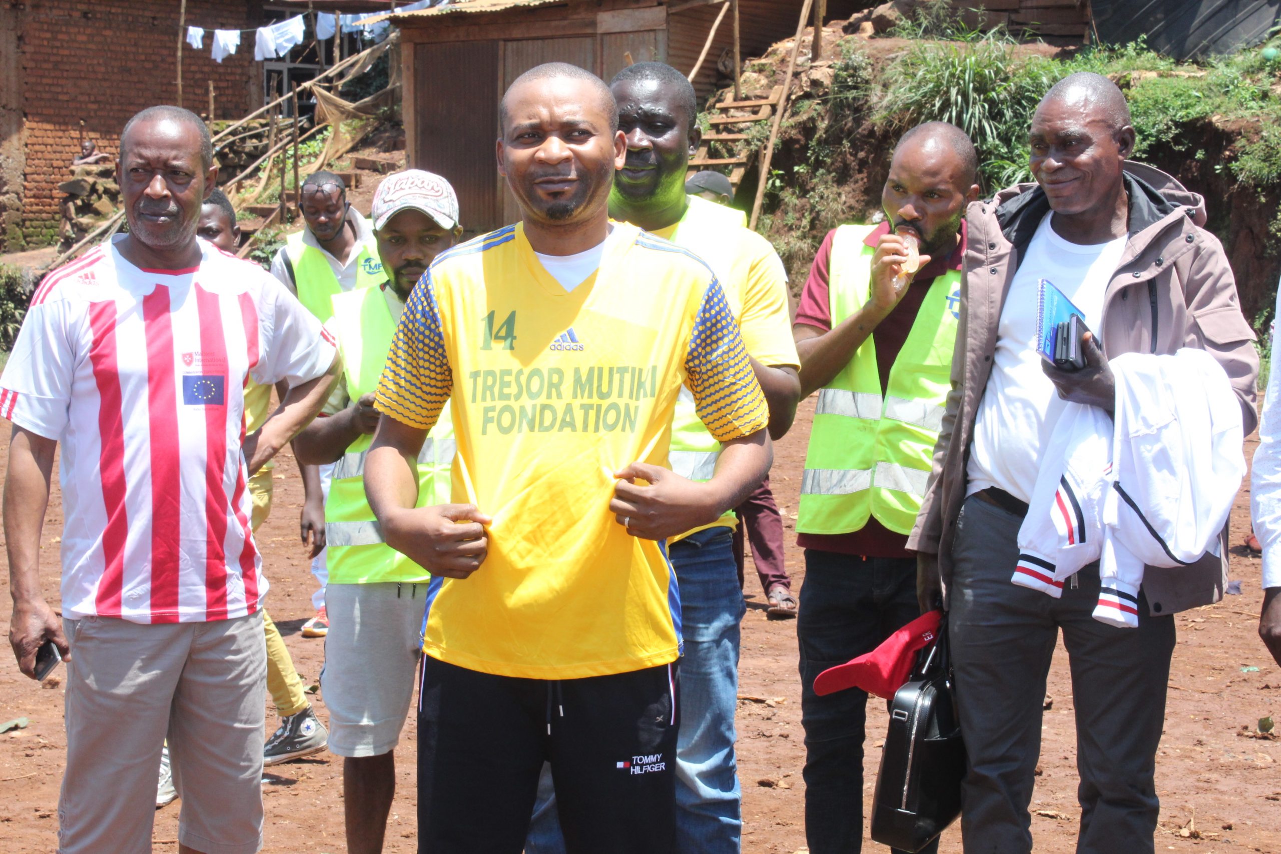 BUKAVU/ SPORT : Trésor Mutiki Lutala, remet des équipements sportifs ...